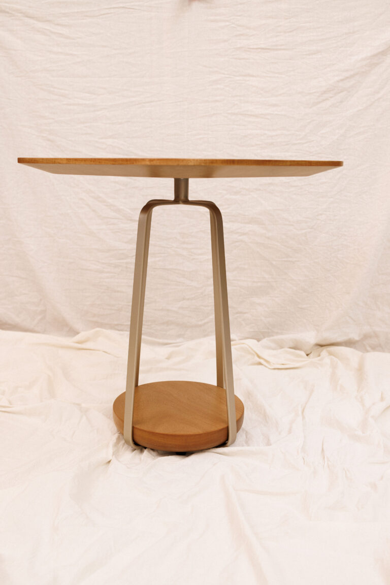 Mesa Lateral Taichi Banca – Casa Muñoz